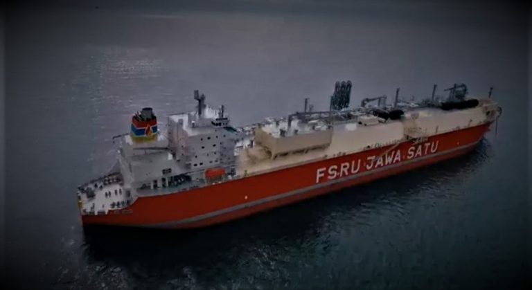 FSRU Jawa Satu Tiba di Kilang LNG Bontang Melakukan Proses Inspeksi dan ...