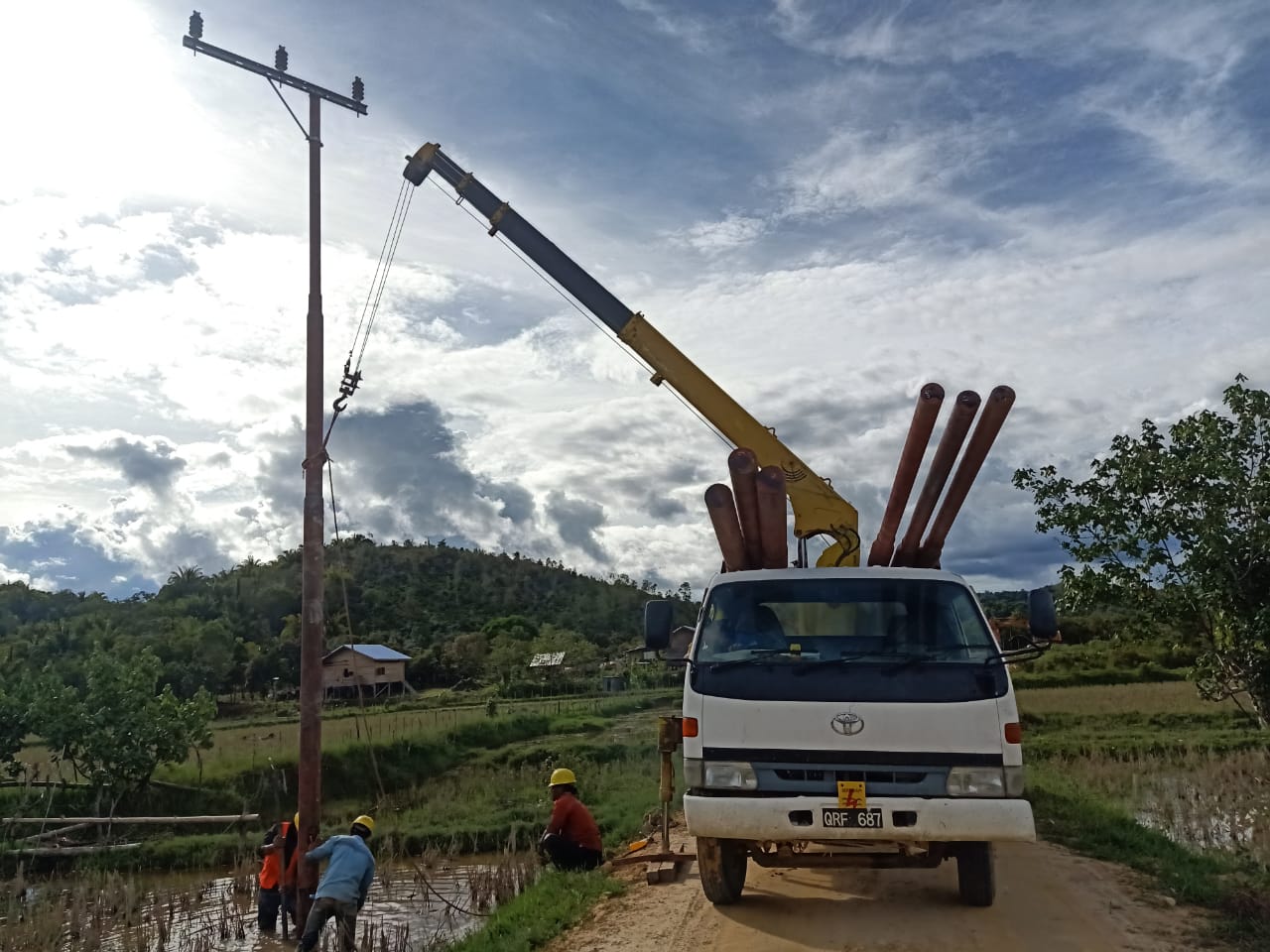 PLN Hadirkan Listrik 24 Jam untuk 24 Desa di Kaltim dan Kaltara, Warga ... PLN Hadirkan Listrik 24 Jam untuk 24 Desa di Kaltim dan Kaltara, Warga ...
